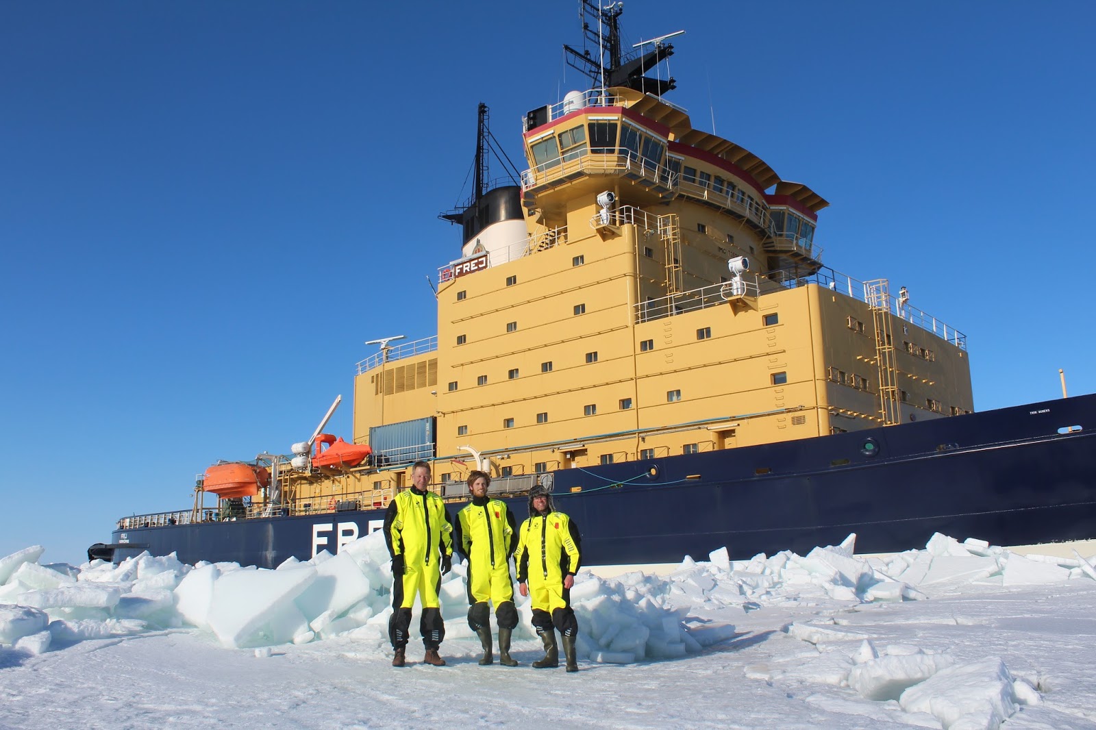 High, Low and in Between: Bilder från Isbrytaren Frej