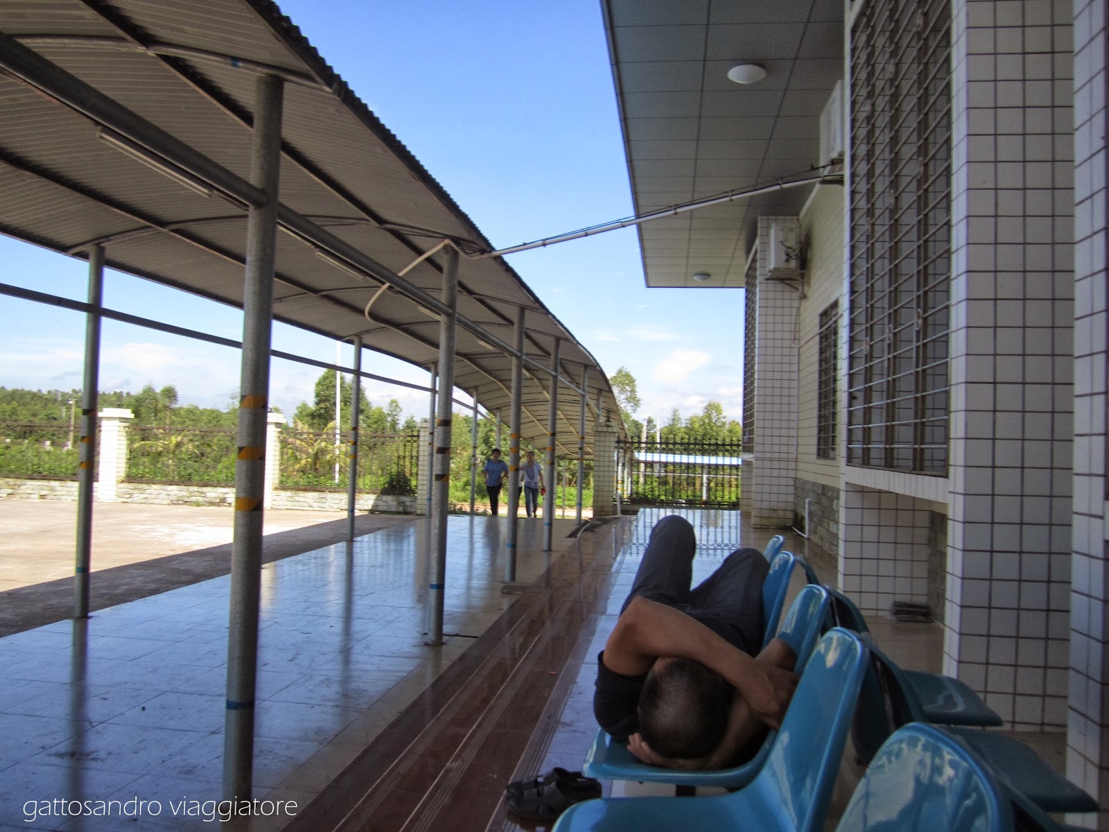 gattosandro viaggiatore - travel blog: A cena con Mickey Mouse (Haikou ...
