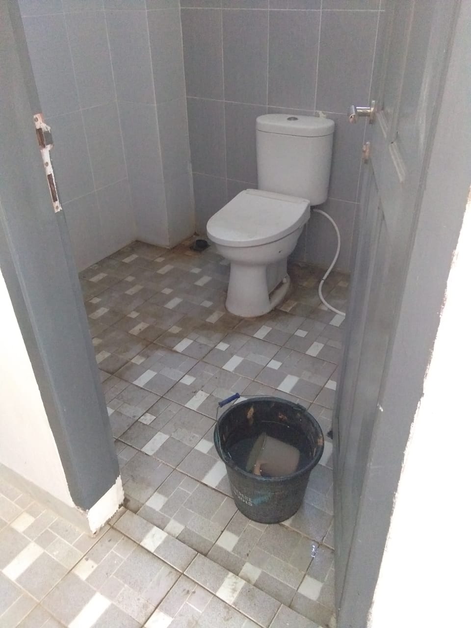 Toilet Kotor dan Fasilitas Tidak Berfungsi di Gedung H | LPM REDLINE