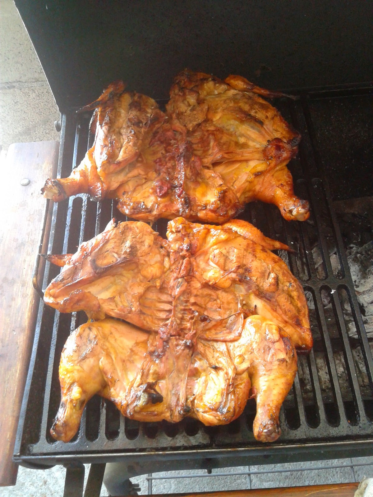 POLLO MARINADO EN MOSTAZA ASADO AL CARBÓN.