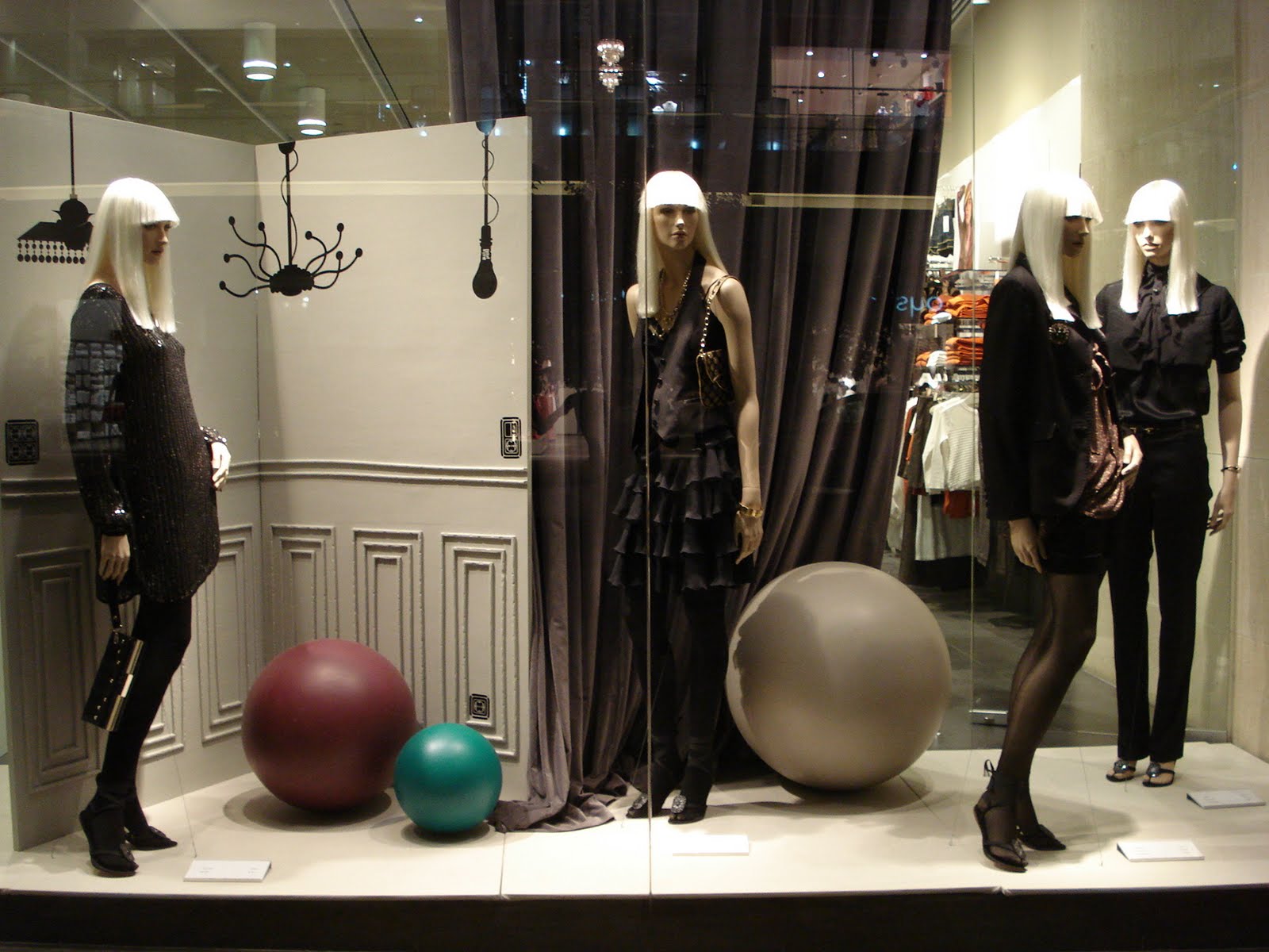 OUR OWN interior: · escaparates