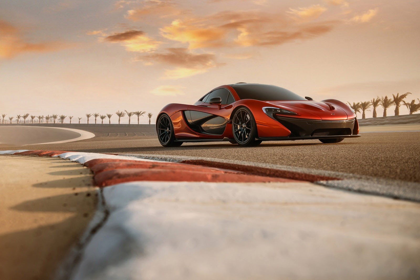 Nancys Car Designs: McLaren P1 Spreads Out for a Photo Shoot at the ...