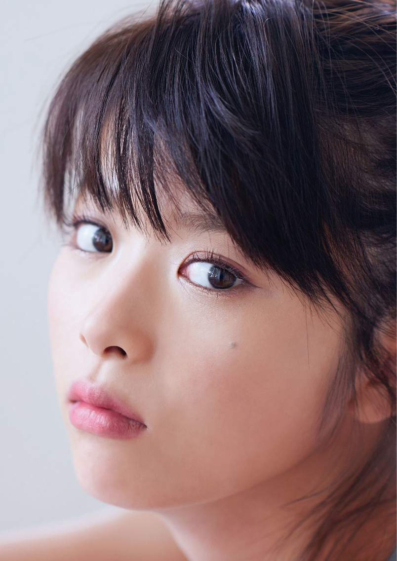 Nao Kanzaki and a few friends: Fumika Baba: "Iropopyo" photobook scans