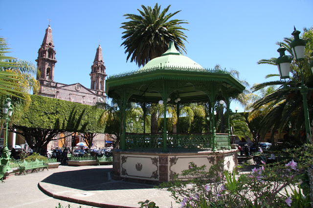 Jaime Ramos Méndez: Plaza principal de Tangancícuaro - Fotografía de ...