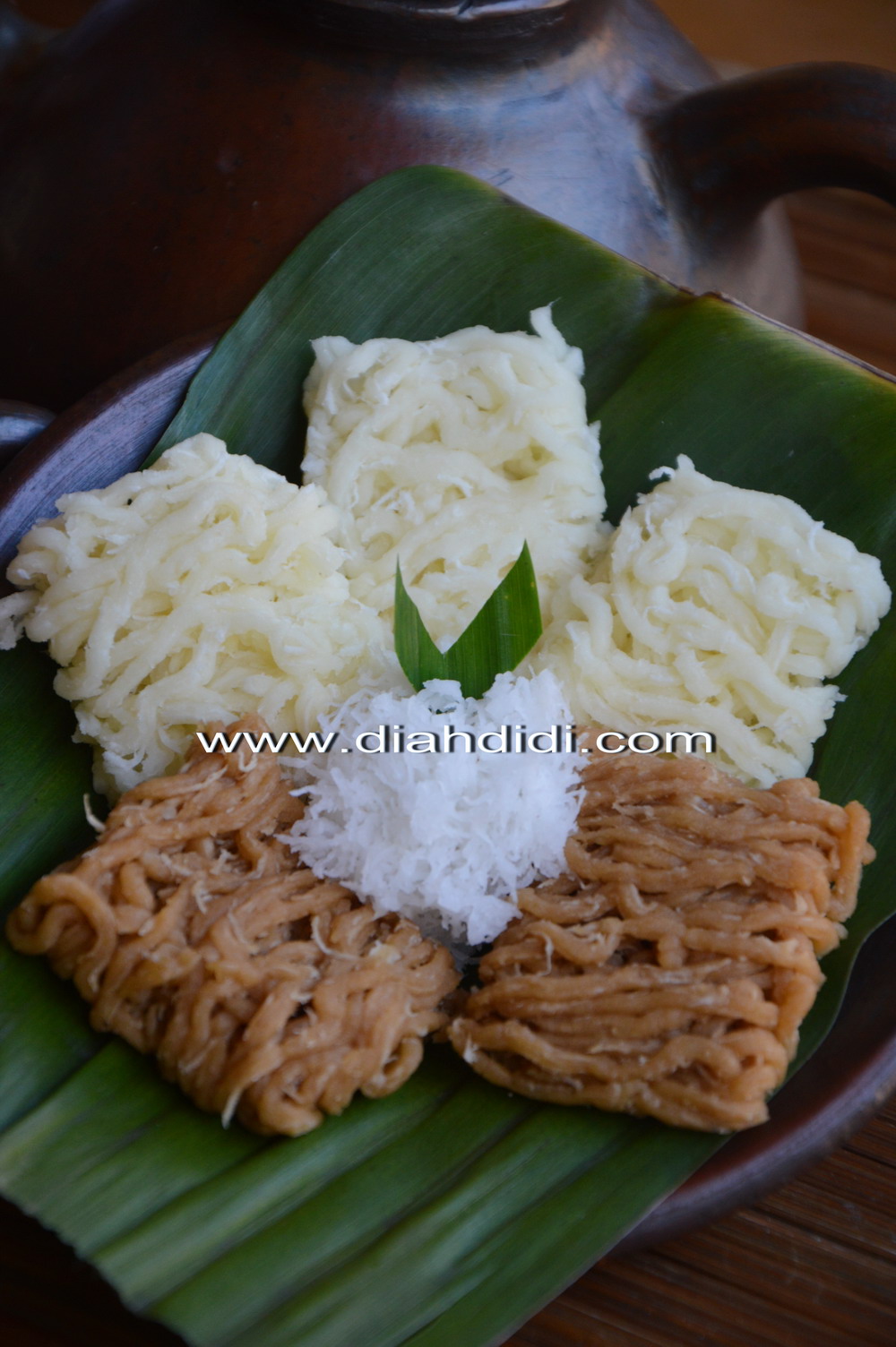 Diah Didi's Kitchen: Gethuk Lindri..& Gethuk Gulung..^^