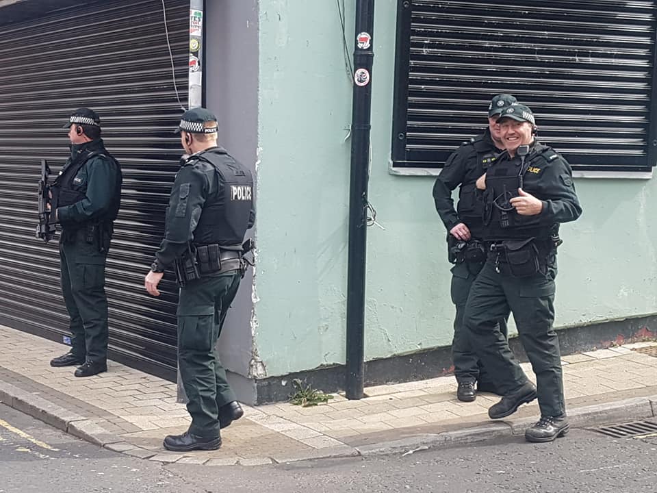 El norte de Irlanda: Redada del PSNI en la sede nacional de Saoradh en ...