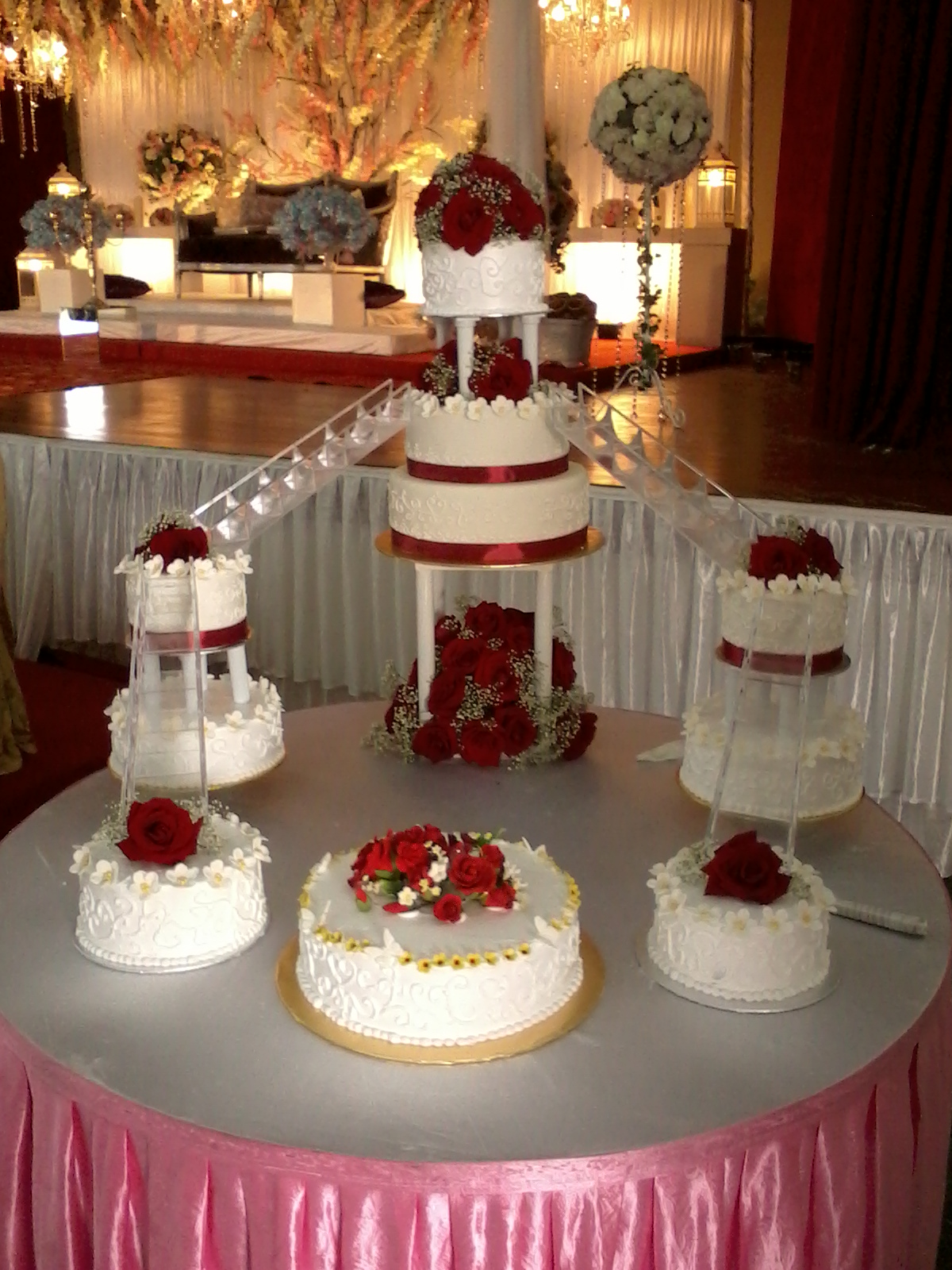 jujucupcakes: Bridge wedding cake