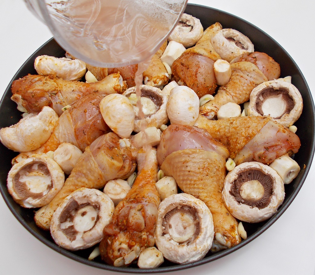 Ciocanele de pui cu ciuperci la cuptor - Bunătăți din bucătăria Gicuței