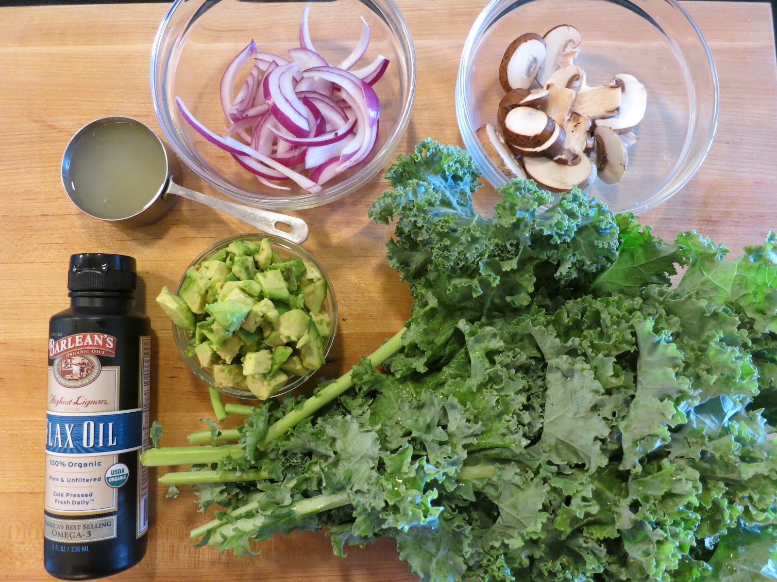 The Veracious Vegan: Kale Salad with Flax Lemon Dressing