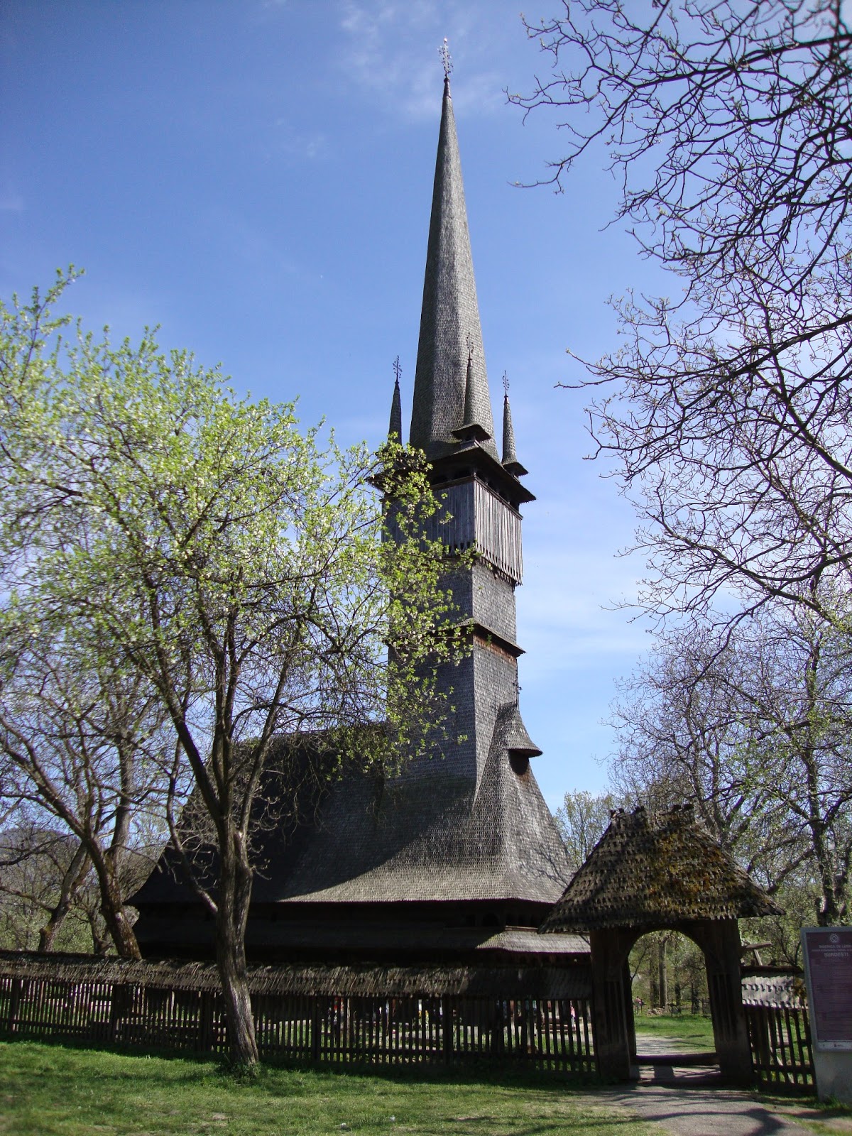 TUDOR PHOTO BLOG: Maramures,Romania - Biserica de Lemn din Surdesti ...