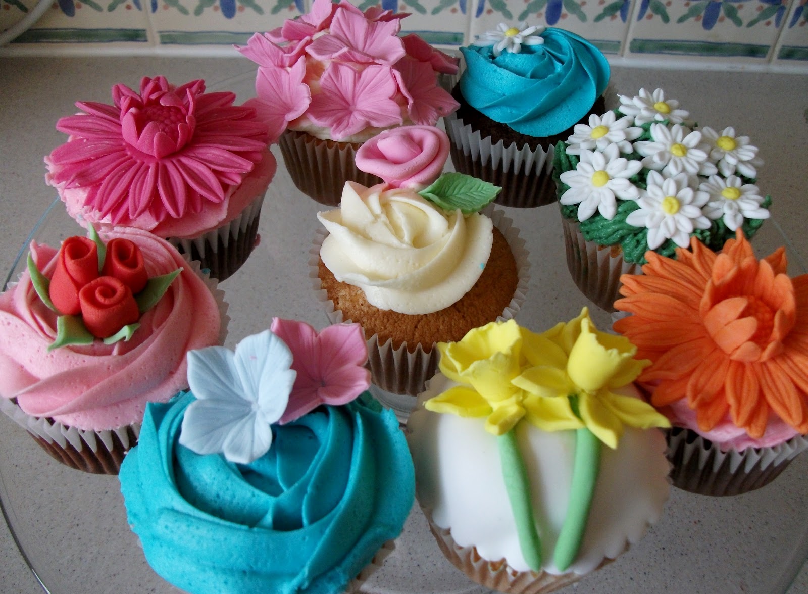 Pat A. Cake: Fondant garden flowers