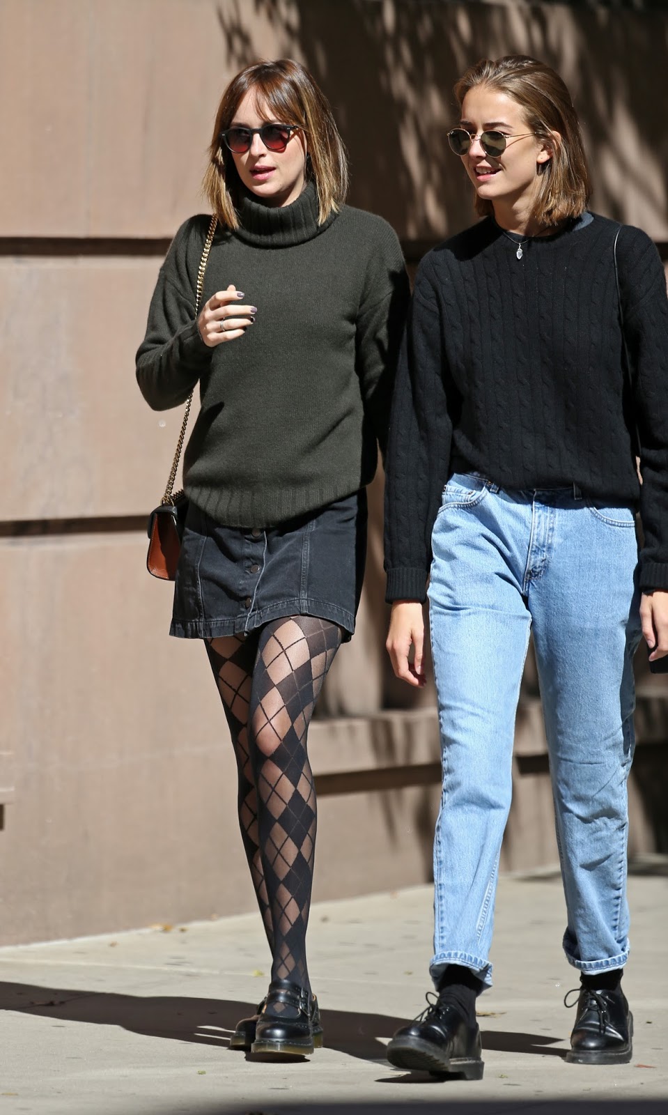 CINCUENTA SOMBRAS DE GREY BLOG FANS: Dakota Johnson - Candids - 2015 ...