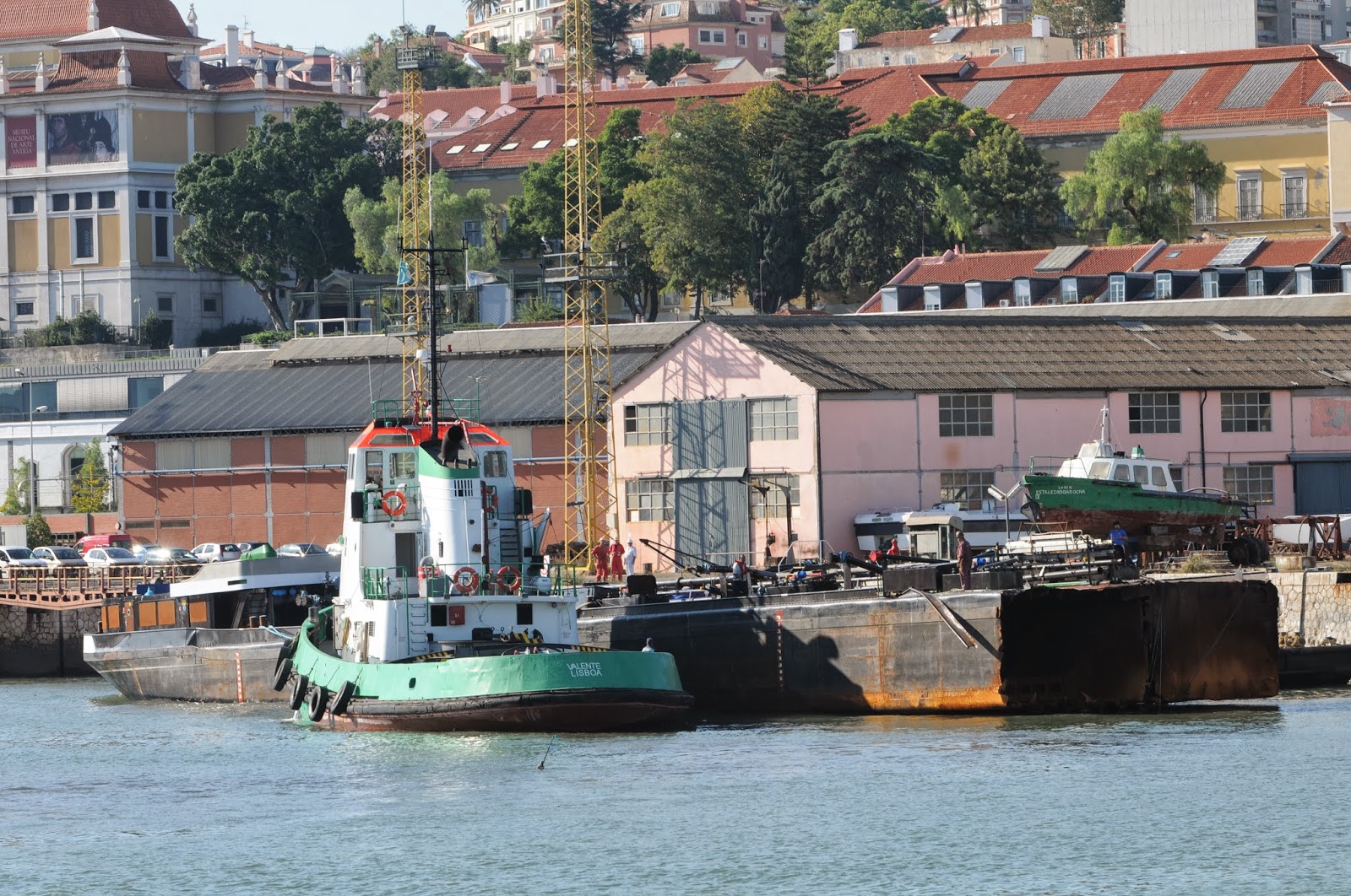 SHIPS & THE SEA - BLOGUE dos NAVIOS e do MAR: Batelão WILLI S partido ...