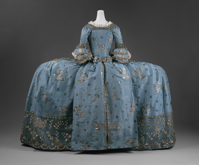 Divine Theatre: Scarecrow Couture!