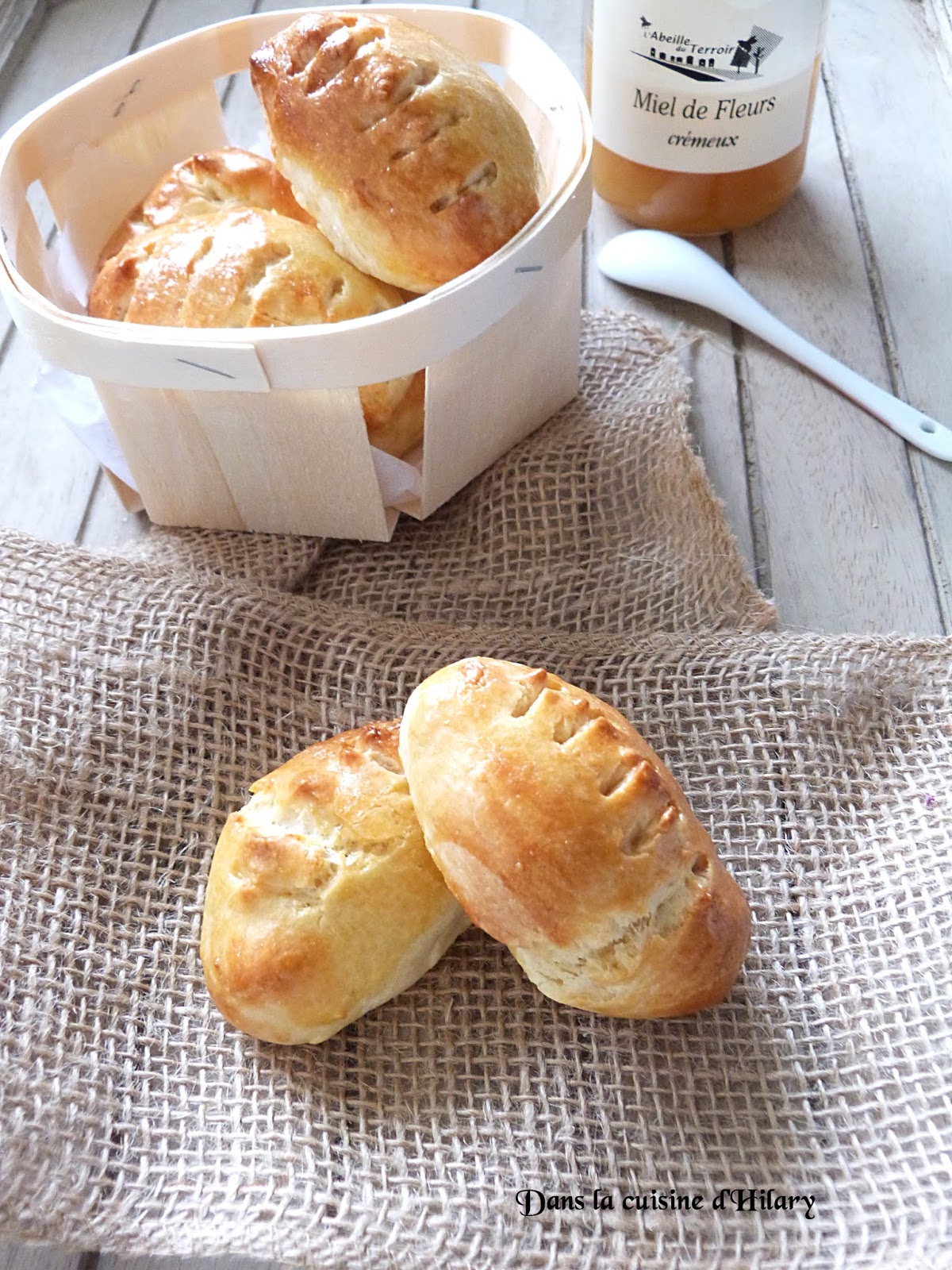 Dans la cuisine d'Hilary: Petits pains au lait / Small milk bread