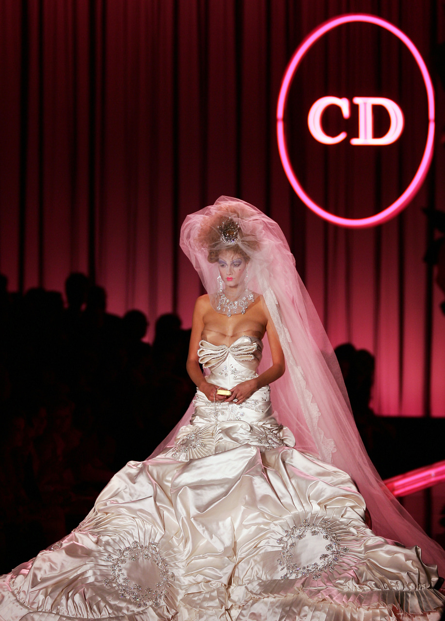 Fashion Runway | Christian Dior Fall 2004 Haute Couture | Cool Chic ...