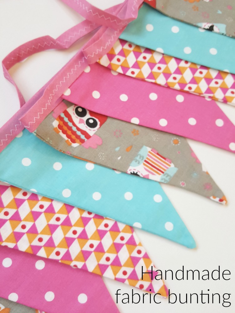 Blue Jelly Sew n So - Victoria Rogers: Fabric Bunting with owls