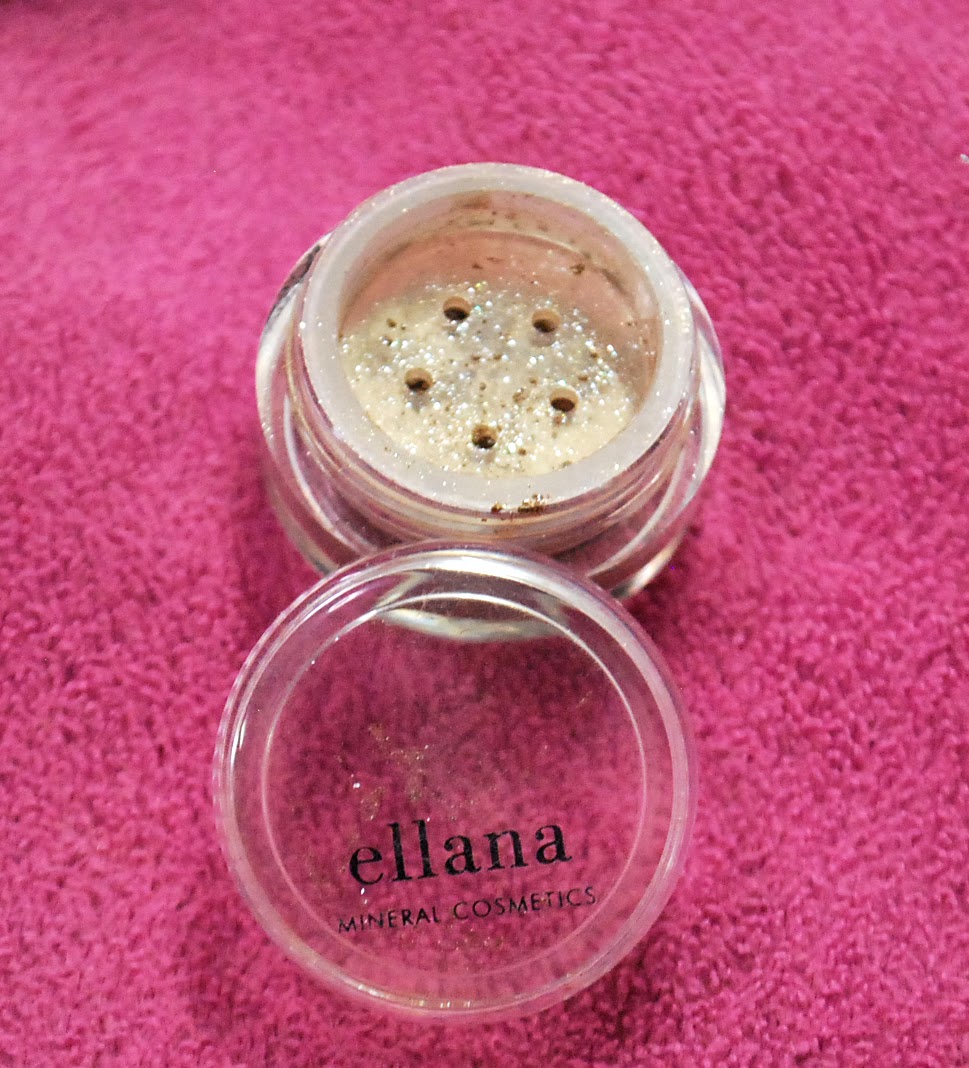 Peachy Pink Sisters: Ellana Mineral Cosmetics Eyeshadow in Embrace