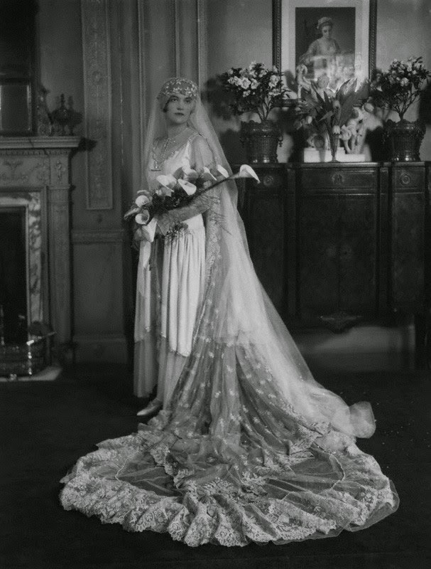 VINTAGE PHOTOGRAPHY: 1920s Bride