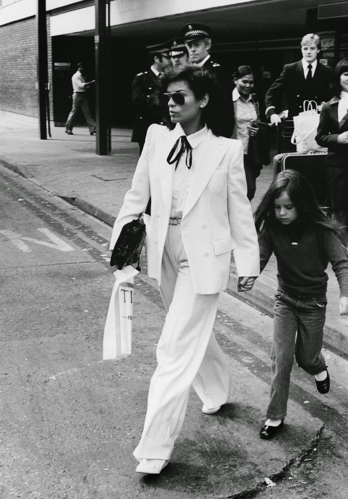CLASSIC STYLE: BIANCA JAGGER - SwankxTAR