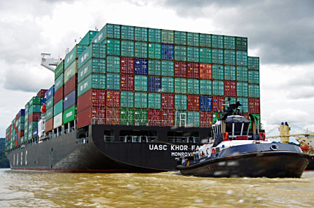 Ships in the Panama Canal: UASC United Arab Shipping Company