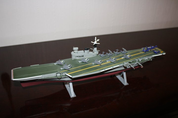 . The Hinckley Shipyard: HMS Victorious (1:600)