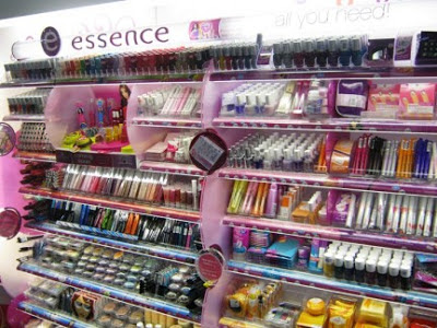 Lace in Ruffles: Obession With Essence!