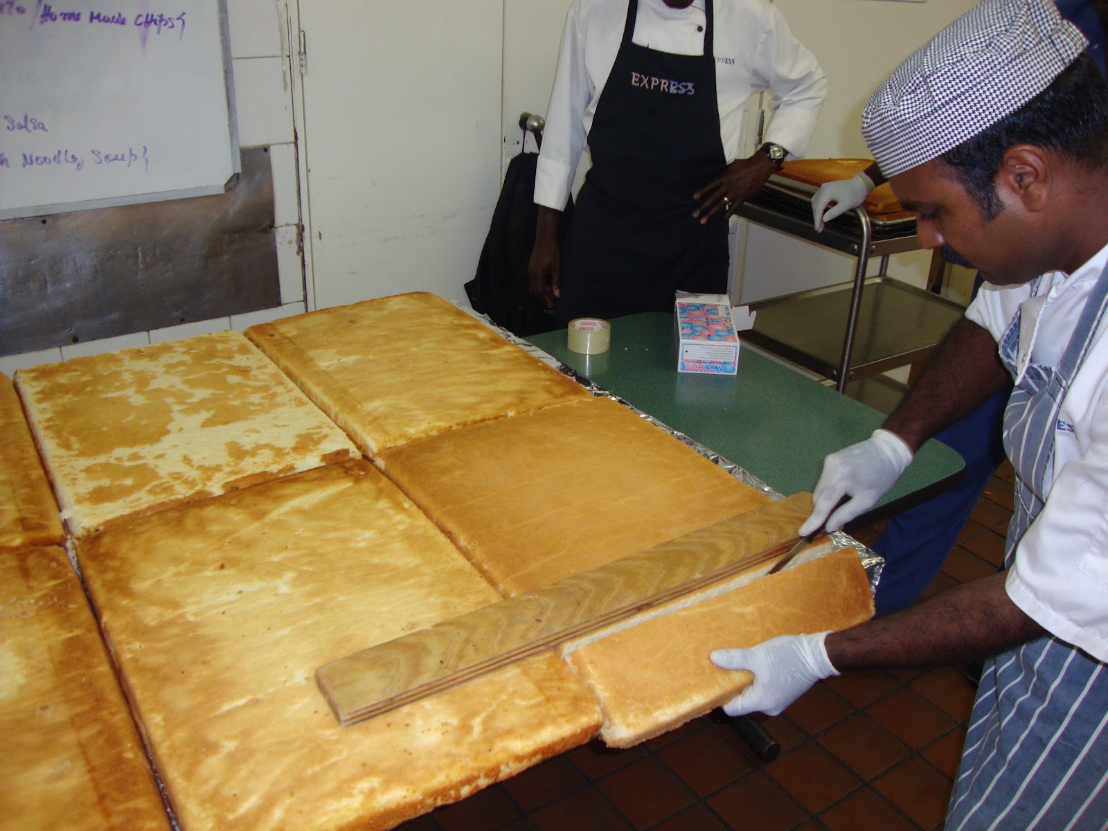 An Englishman in Angola: The Cake!