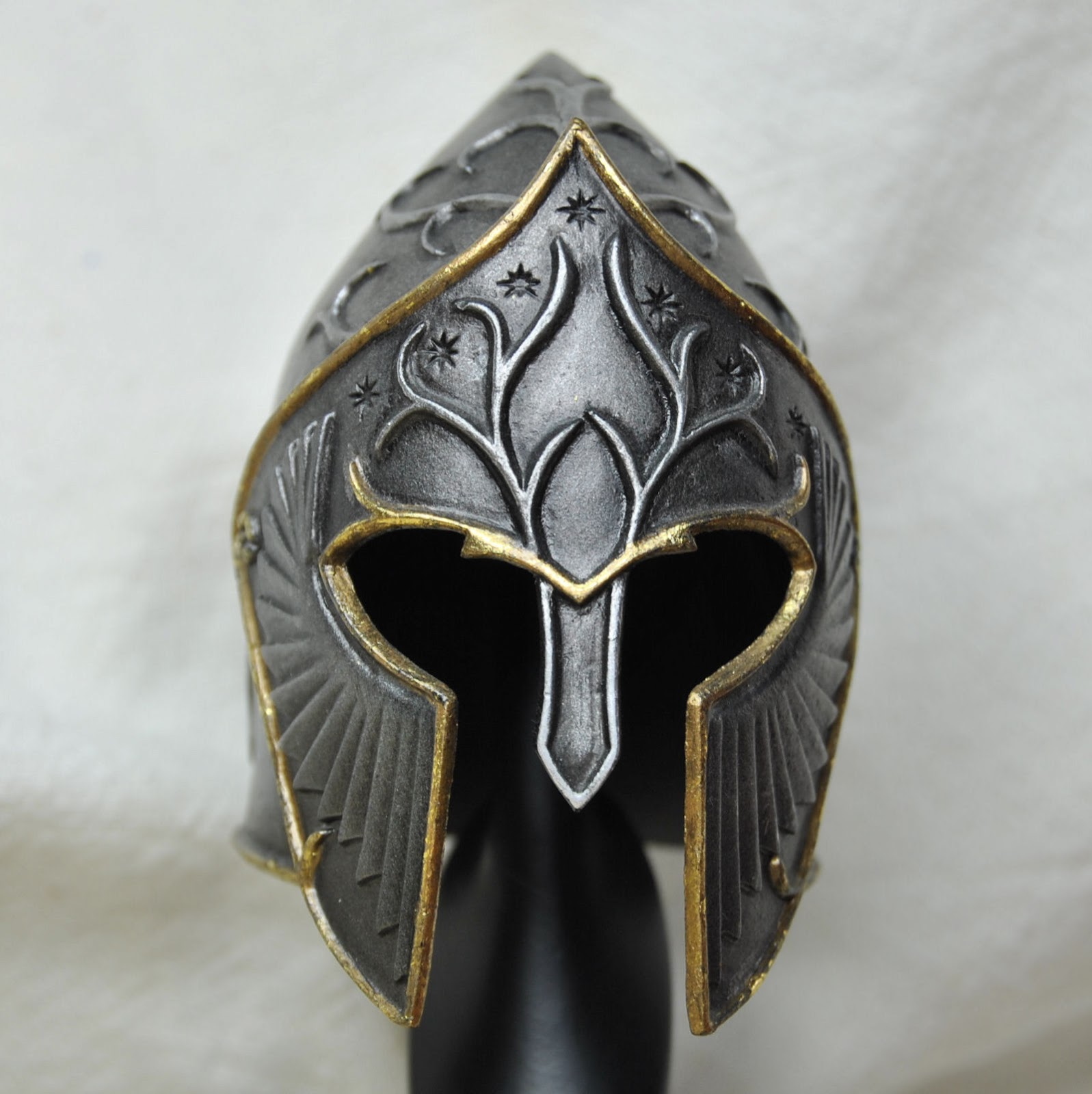 King in Yellow: Lord of the Rings helm collection - Gondor