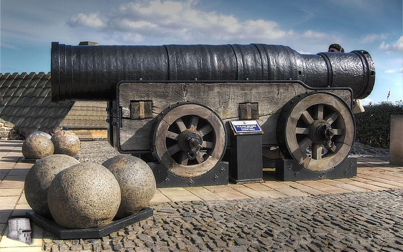 AMO DEL CASTILLO: Los comienzos de la artillería: La bombarda o lombarda