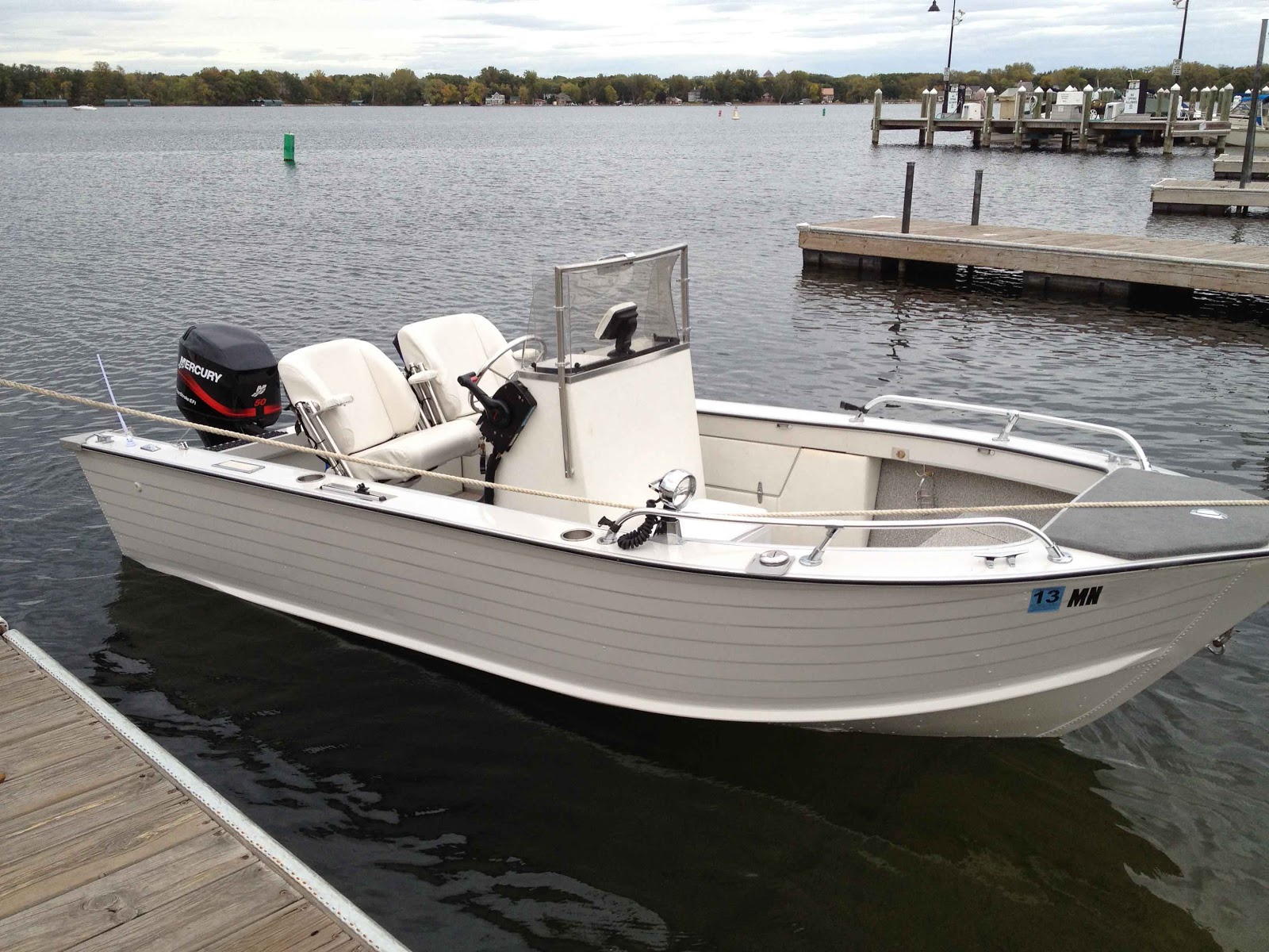 2-2 THE GULF: Das Blue Fin Boat