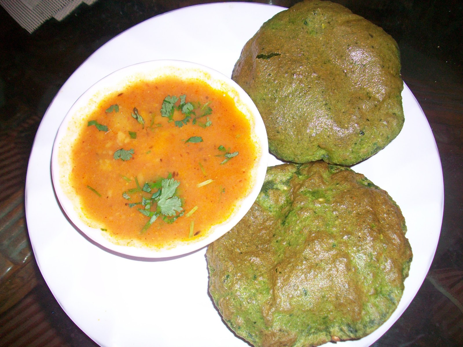 DEE's KITCHEN.: Bathua Ki Poori Aur Aaloo Ki Subzi