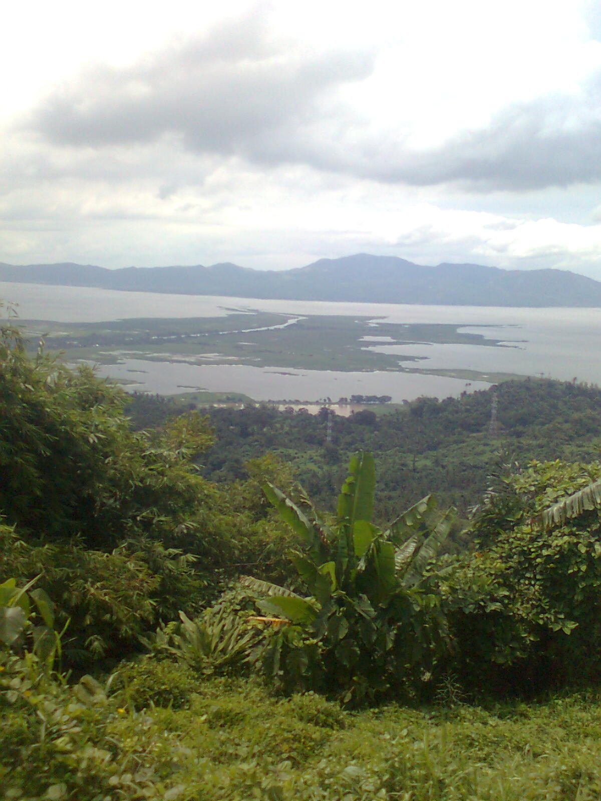 JorgeusBikers: Lake Caliraya and the Hydroelectric Dam