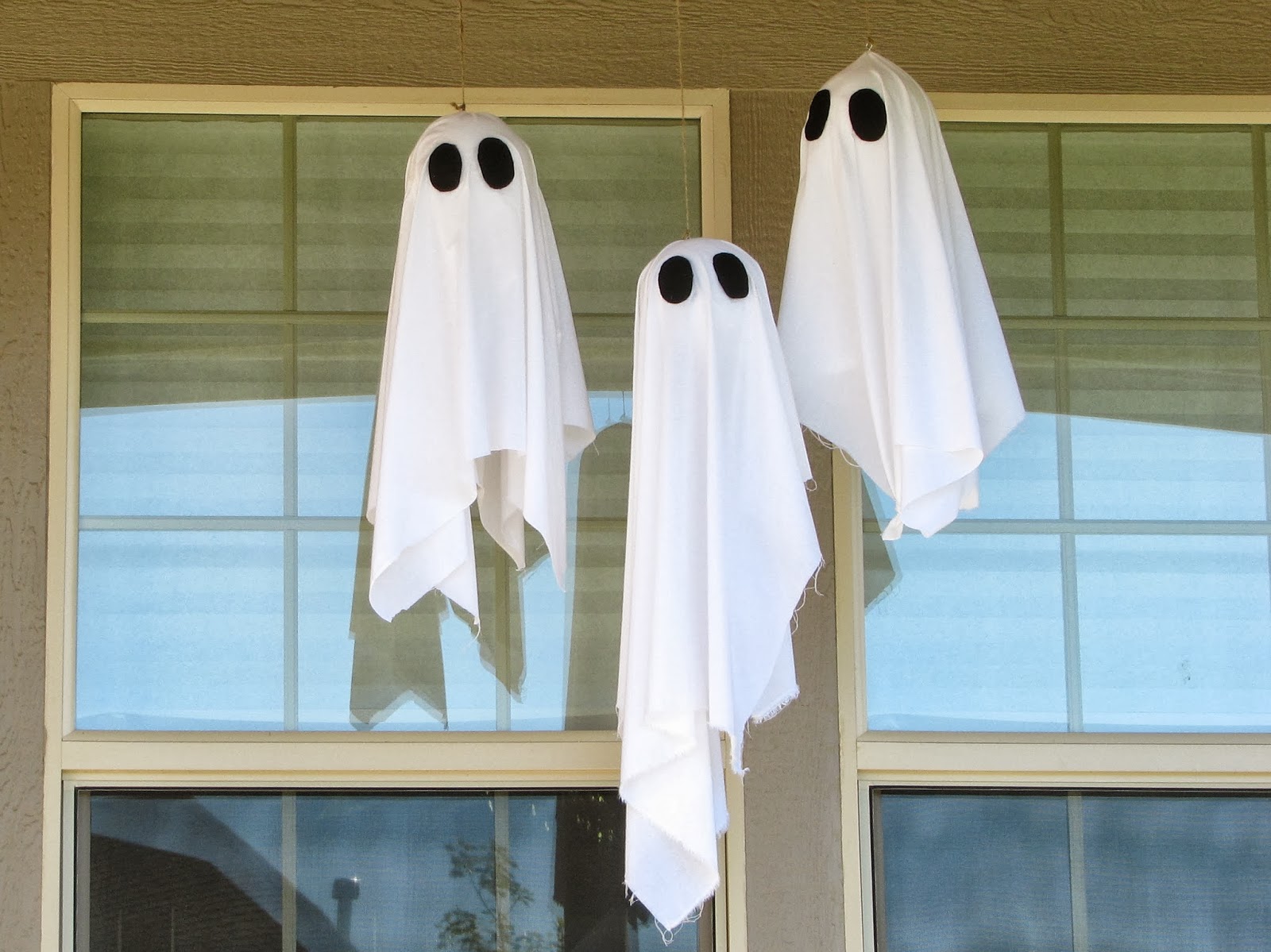 How to Make Hanging Ghosts - Life Love Larson