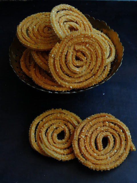 Priya's Versatile Recipes: Janthikalu/Murukkulu/Chakli