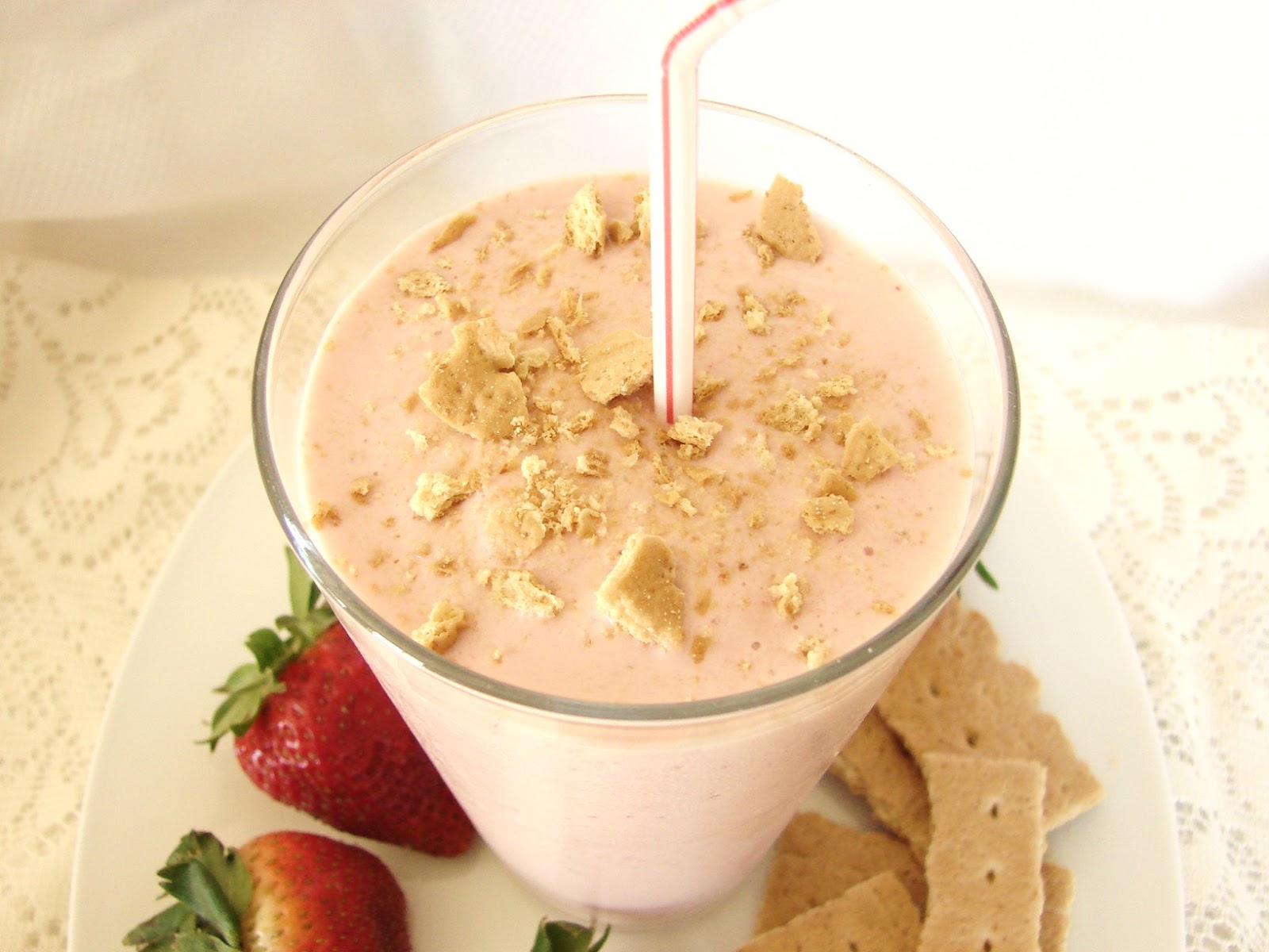 The Royal Cook: Strawberry Cheesecake Smoothies