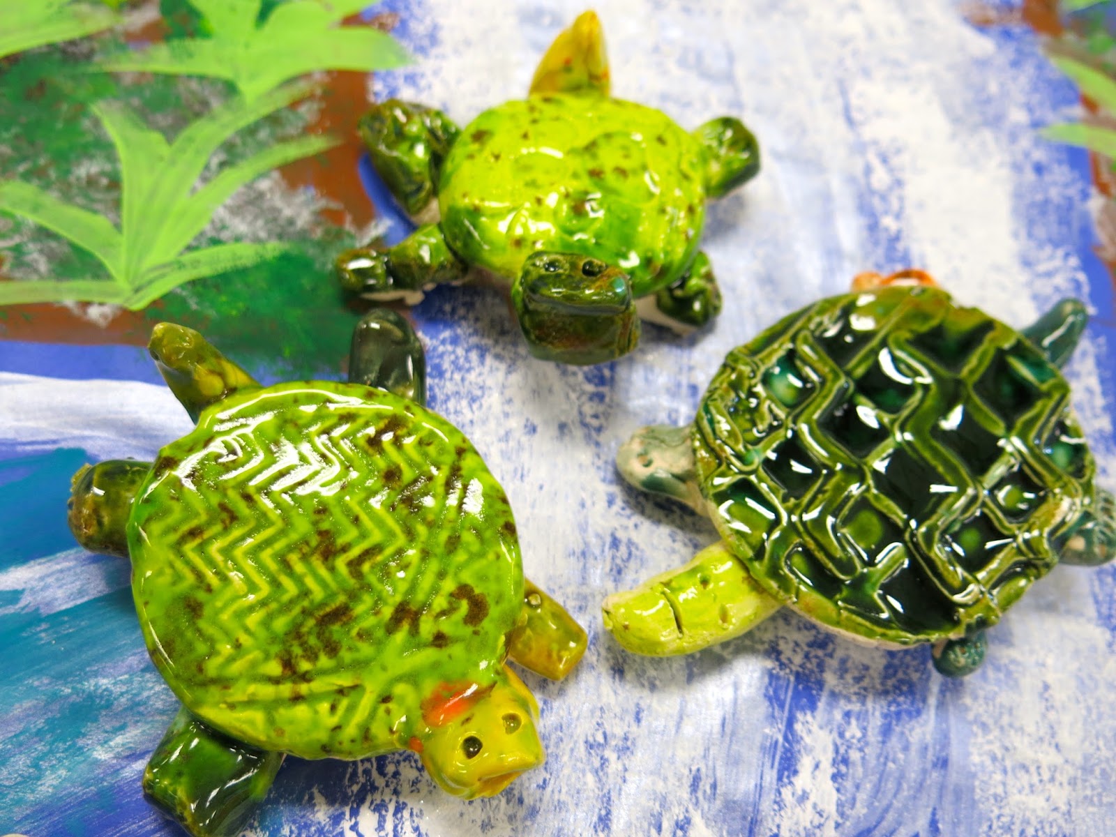 Cassie Stephens: In the Art Room: Clay Texture Turtles!