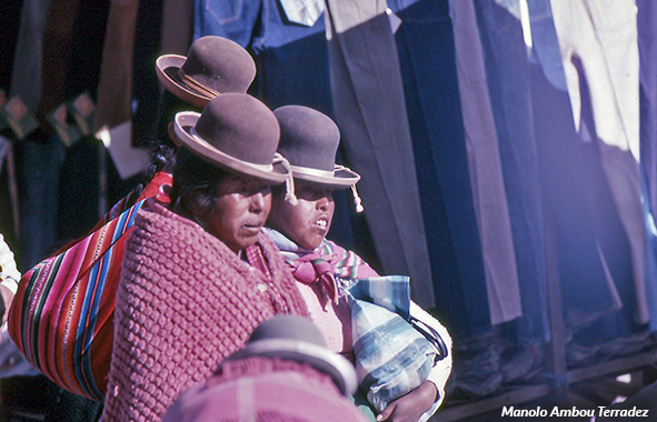 MISCELANEA de MANOLO AMBOU : LAGO TITICACA (LOS UROS)