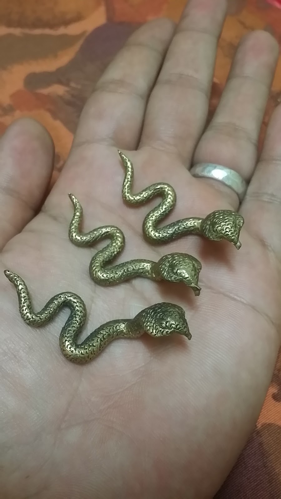 SELANGKAH KE ALAM MISTIK: ULAR SILUMAN BESI KUNINGAN BERKHADAM