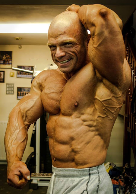 world bodybuilders pictures: irelandese muscles builder Paul Stewart