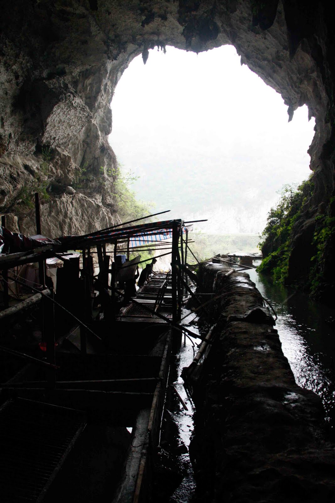 Life on Nanchang Lu: The Cave Dwelling Paper Makers of Guizhou