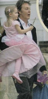 UN PASEO CON LOS BEATLES: BEATRICE MILLY McCARTNEY YA TIENE 7 AÑOS