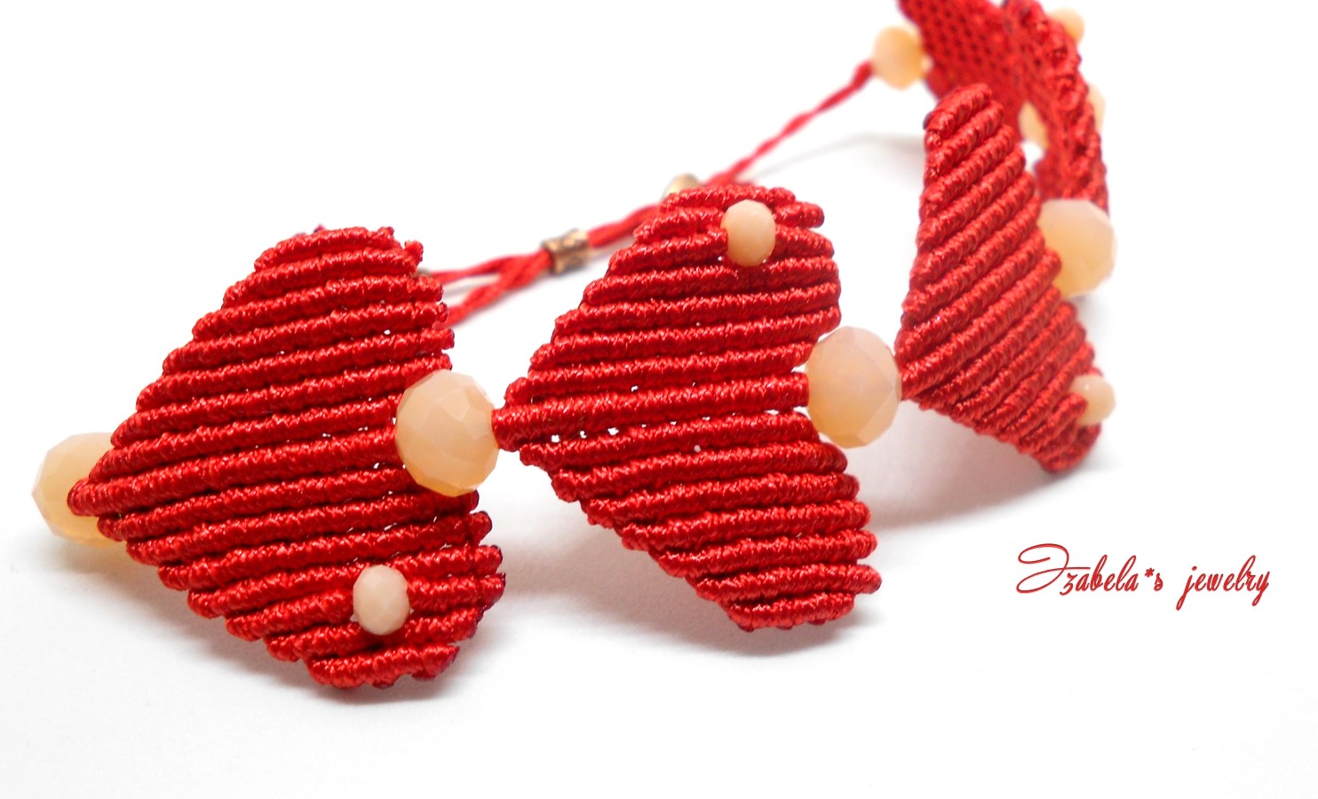 Macrame heart bracelet with beads / Izabela craftwork