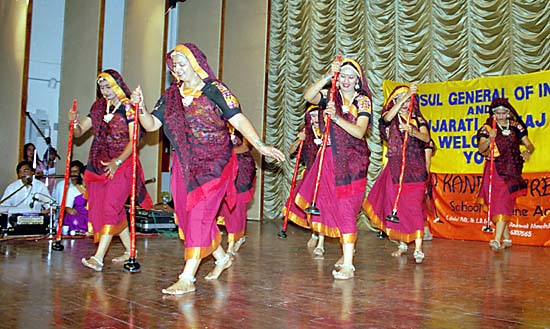 Moniraj: GUJRATI folk dance...