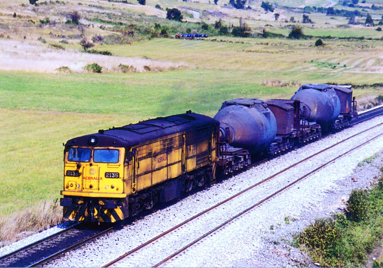 Rails sense fronteres: Locomotores dièsel-elèctriques, sèrie 321, de Renfe.