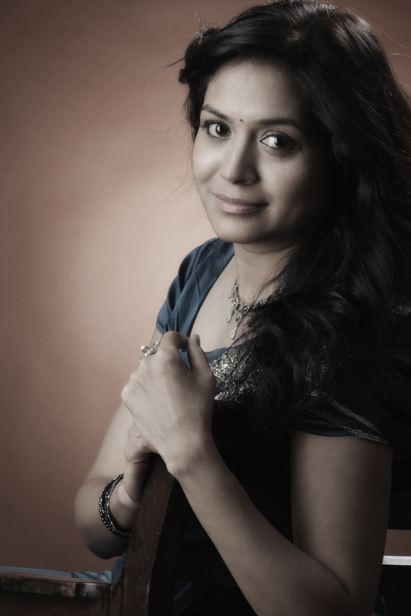 heroine walls: singer sunitha latest stills in saree