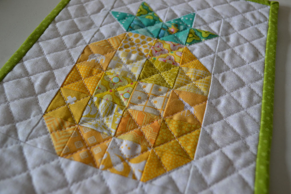 gemini stitches: Scrappy Pineapple mini quilt