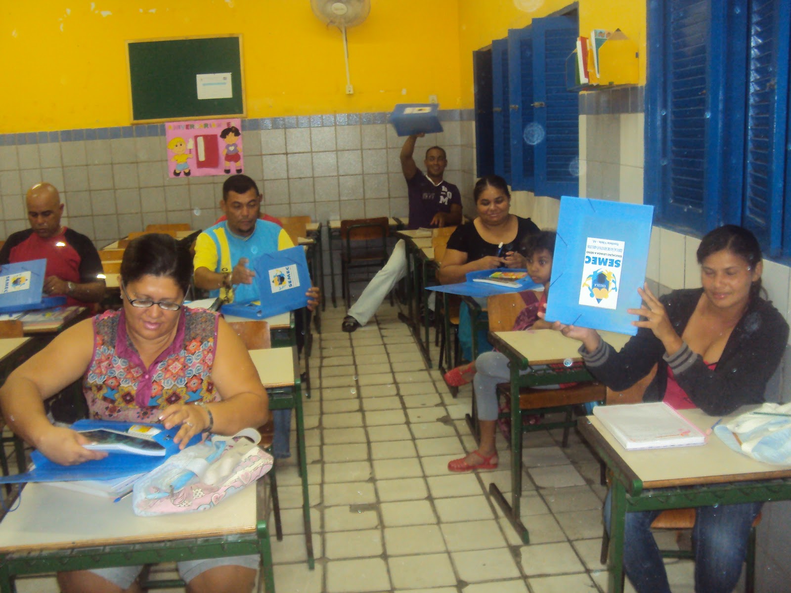 Escola Graciliano Ramos: Distribuição do Material Escolar.