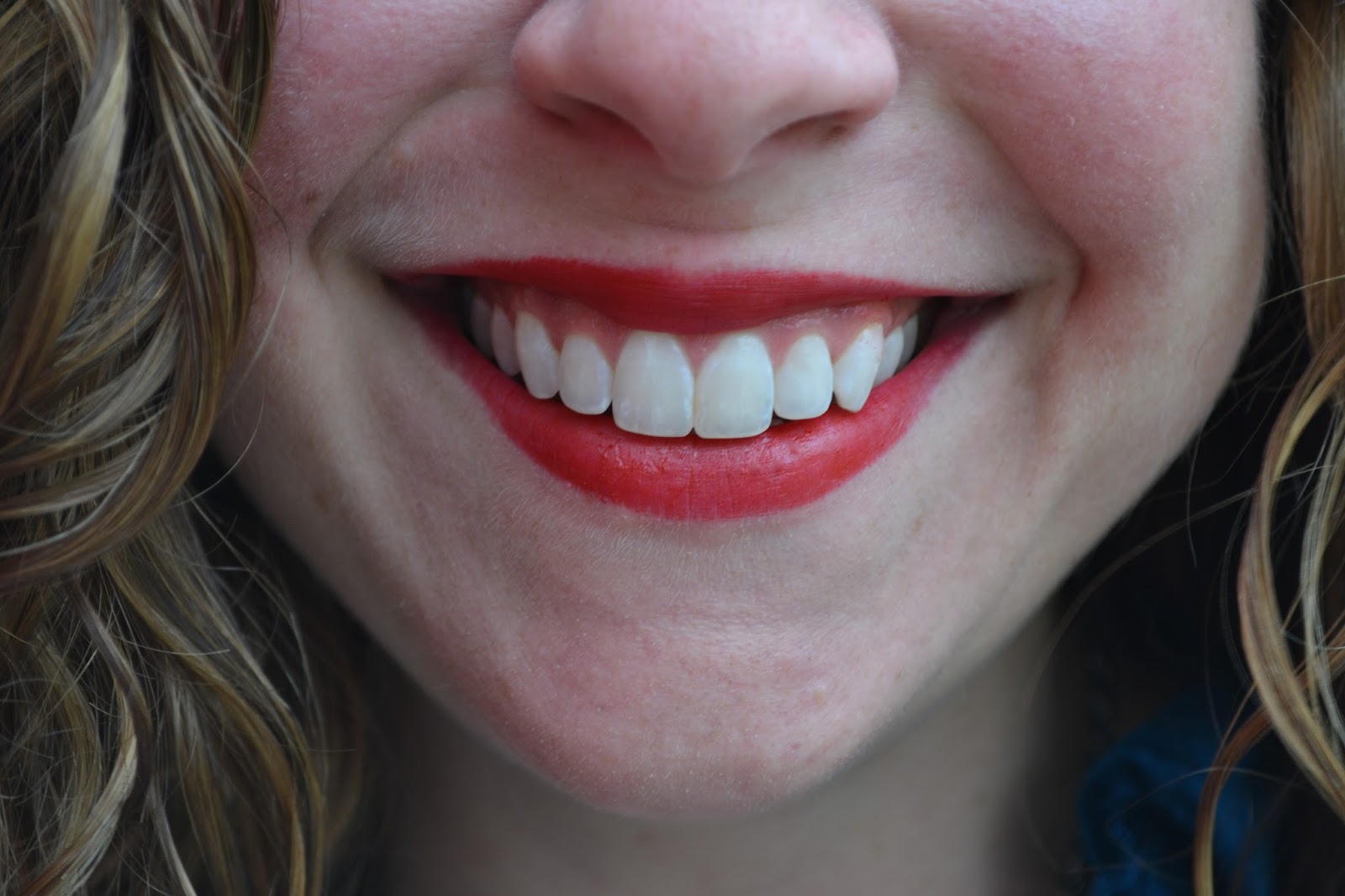 Whitney à la mode: A Brilliant Smile for the Holidays