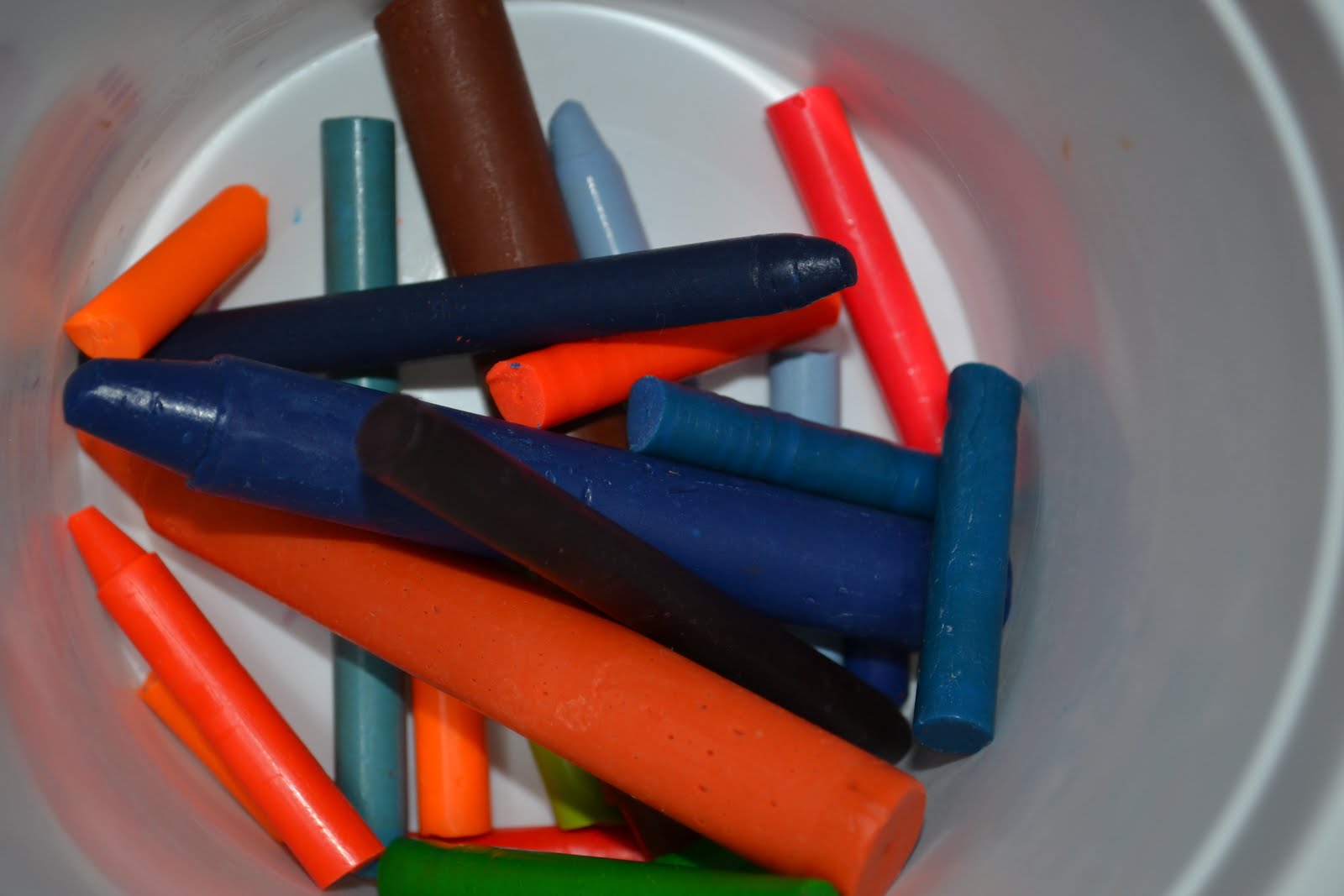 Messy Kids: Baked Crayon Mess...umm...Art